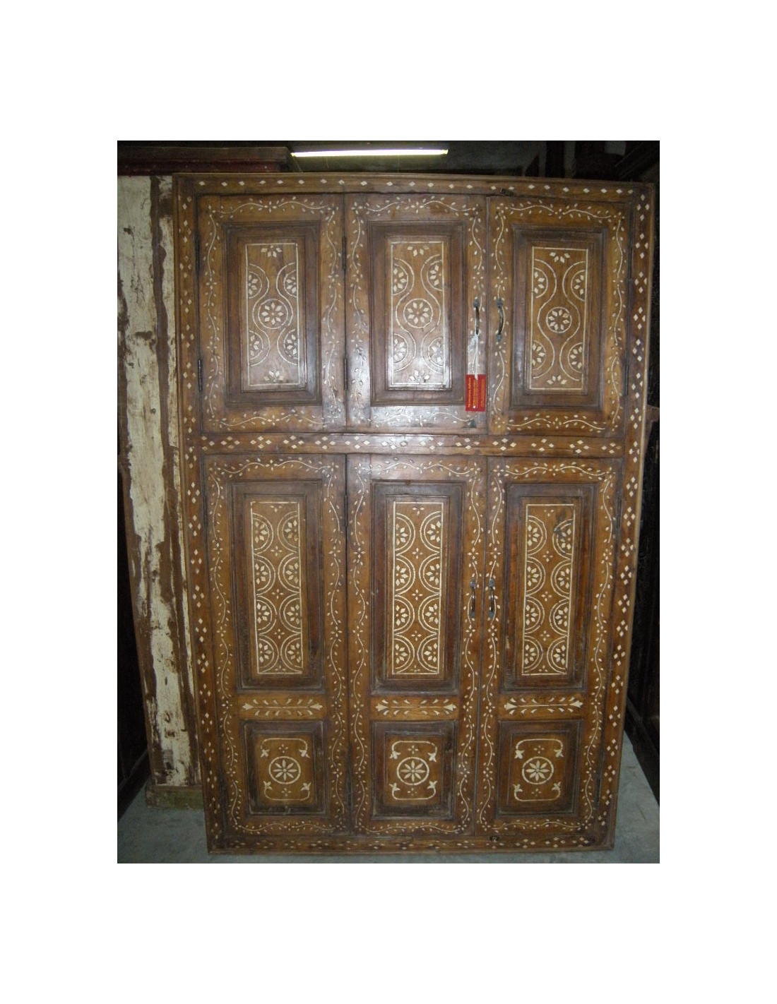door os closed 2 double doors